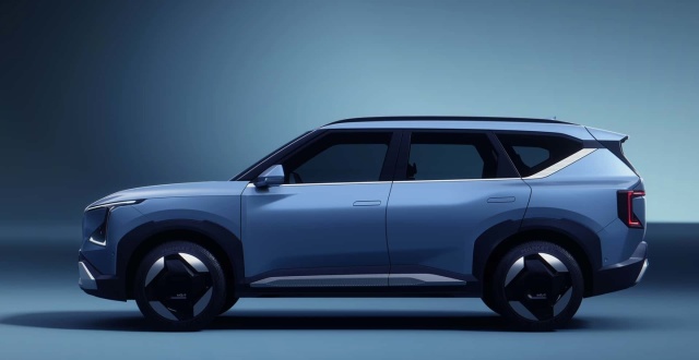 起亚 EV5 纯电 SUV 上市价 14.98 万元起，比预售降价 1 万元_腾讯新闻