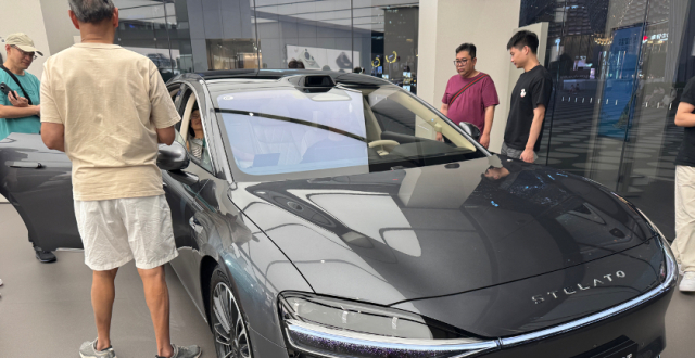 享界S9登陆华为直营店，对标BBA！销售：新订车交付周期预计8周左右丨一线_腾讯新闻