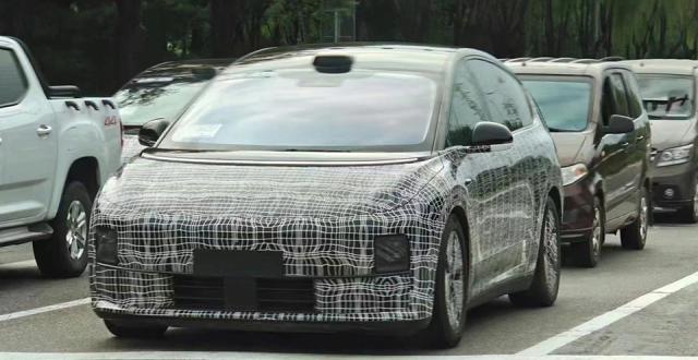 理想纯电SUV续航700km？可能和增程同价，性能超过小米YU7？_腾讯新闻