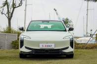 红旗EH7正式上市 3.5s破百 售价22.98万起 最大续航820km_腾讯新闻