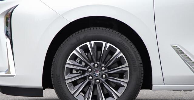 外观大改/30寸联屏 新款别克GL8陆尊上市 售26.99万元起_腾讯新闻