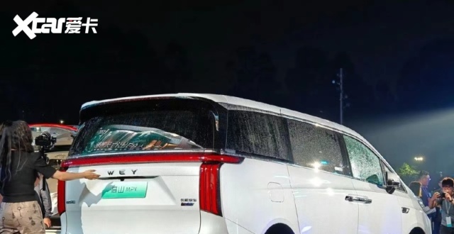 魏牌首款MPV高山上市 33.58-40.58万元_腾讯新闻