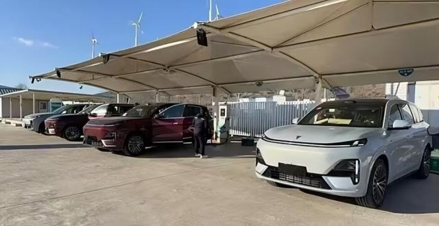 深蓝S09与理想L9同框，长超5米2+大6座，配492马力+华为乾崑智驾_腾讯新闻