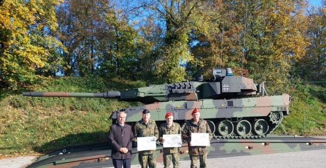 德国陆军展示第1辆豹2A7A1主战坦克 配备“战利品”主战防御系统_腾讯新闻