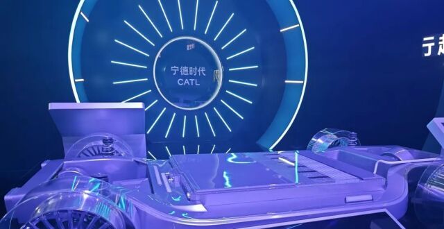 还得是宁王！宁德时代双核电池纯电续航突破1500km！12C超充5分钟续航520km 钠新电池“不起火 不爆炸”_腾讯新闻