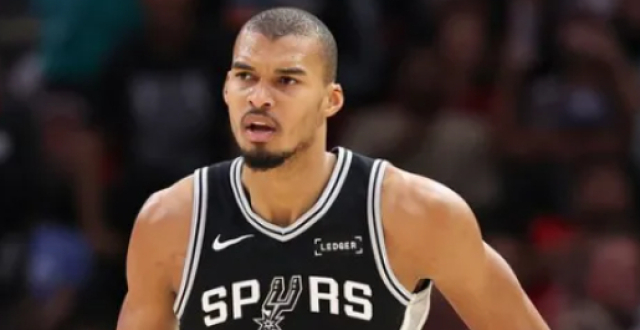 本场比赛过后文班亚马对阵杜兰特的战绩来到4胜3负_腾讯新闻