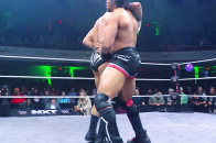 爆桌时刻！饼干纷飞！这一下看着真疼！_腾讯新闻