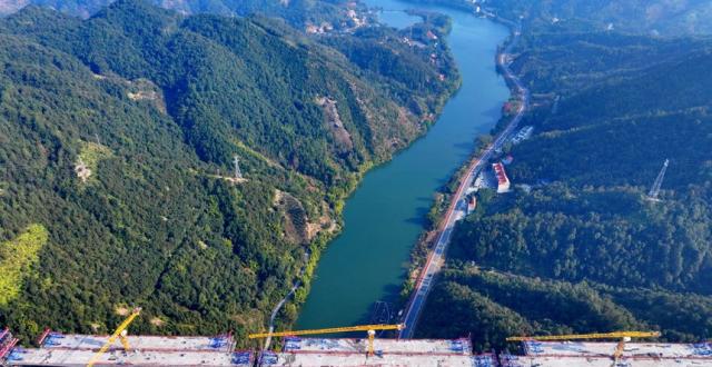 江西赣州：上犹江特大桥建设有序推进_腾讯新闻