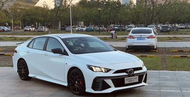 试驾影豹R：2.0T能爆发出265马力，不愧是国产小钢炮_腾讯新闻