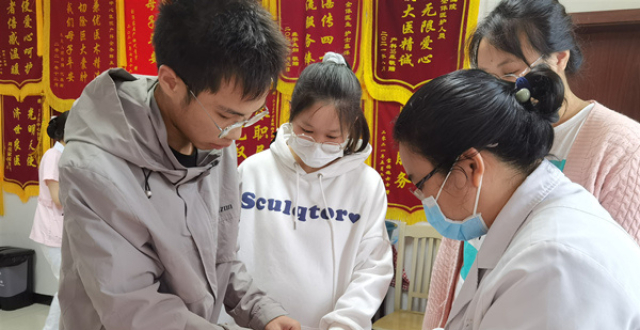 重庆大学附属江津医院孕妇学校开展母亲节主题活动_腾讯新闻