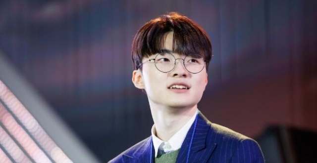 Faker排位偶遇bin，结果被他打到破防，直接求他别送了_腾讯新闻