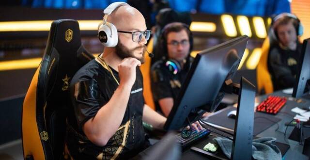 BS战队卫冕2023CFS世界总决赛冠军 让一追三击败宿敌成都AG_腾讯新闻