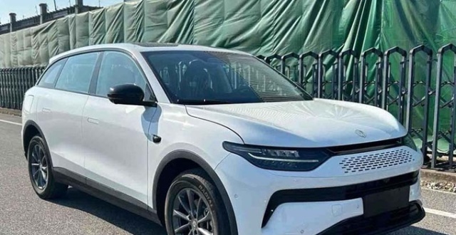 零跑新C11全面降价，14.88万起！配置大升级，够诚意吗？_腾讯新闻