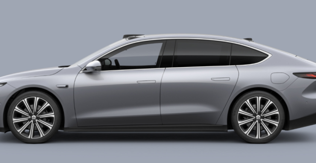 蔚来ET7评价：AI智能底盘好开好坐，一台向无趣说不的车_腾讯新闻