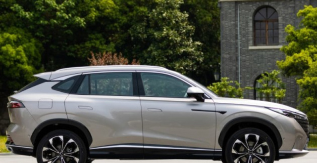 荣威RX5系列累计销量突破105万辆 现款车型售9.99万元起_腾讯新闻