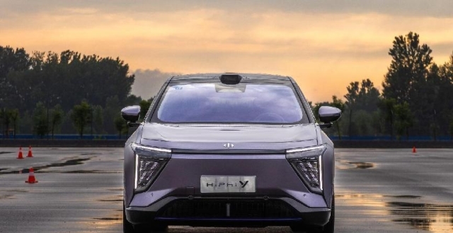 高合HiPhi Y、蔚来ES6与奔驰EQE SUV对比，应该怎么买？_腾讯新闻