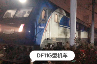 湖北武汉，实拍DF11G型内燃机车出库，返回北京_腾讯新闻