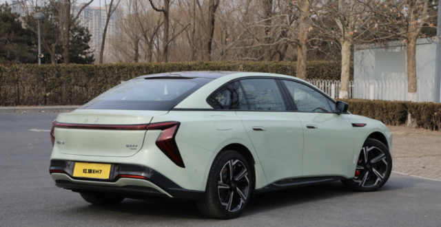 同为中大型轿车，22.98万起售的红旗EH7能否战胜比亚迪汉EV？_腾讯新闻