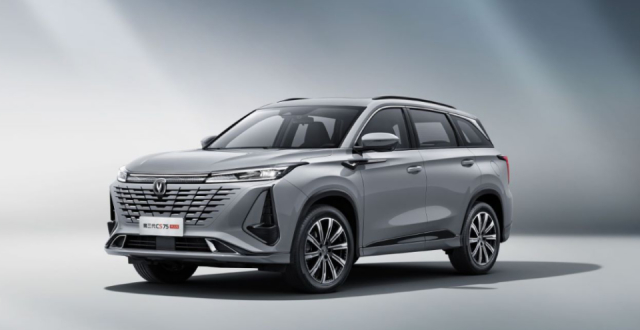 标配爱信8AT，第三代CS75PLUS上市，12.49万元起_腾讯新闻