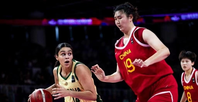 中国U18女篮无缘冠军，张子宇42+14+痛哭，输球谁担责数据不说谎_腾讯新闻