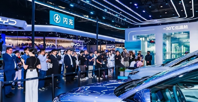 总结一下车展中，独自占了整个E3区的比亚迪_腾讯新闻