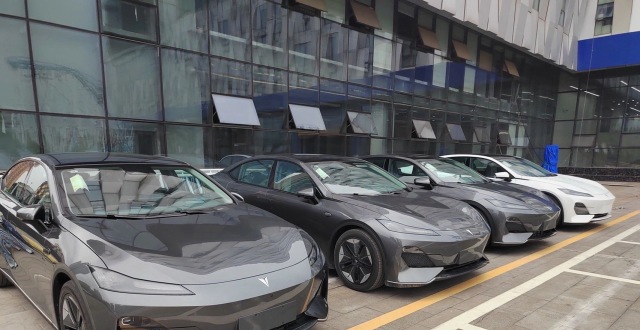 价格下探？新款深蓝SL03实车现身，内饰看齐S7，增100km续航版_腾讯新闻