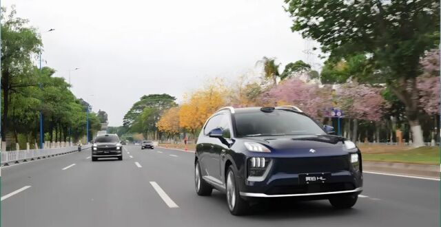 30万买“陆地游艇”？昊铂HL对标理想L8，狠起来真可怕_腾讯新闻