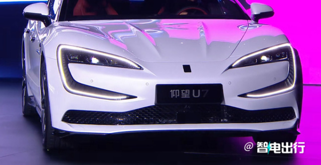 仰望U7售62.8万起！比亚迪王传福：新能源车进入4电时代_腾讯新闻