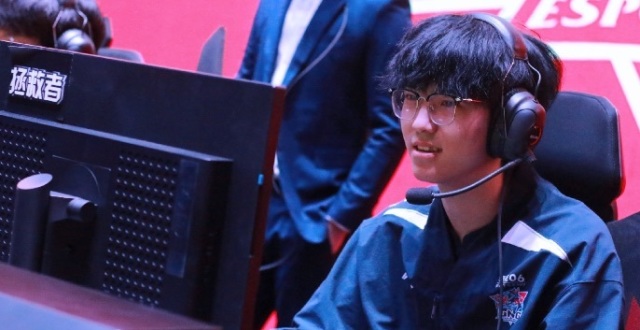 LNG 2-0 RNG Zika武器无惧针对单带破阵拿下胜利_腾讯新闻