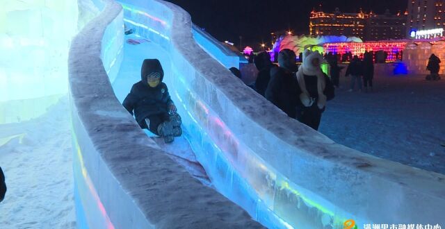 《冰雪芳华》主题乐园内滑梯群引爆欢乐浪潮_腾讯新闻