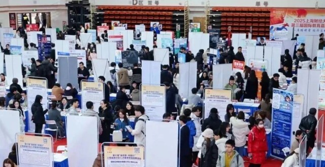 7000余个岗位！助力毕业学子与用人企业“双向奔赴”_腾讯新闻
