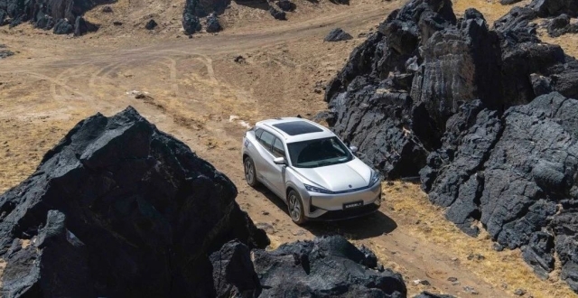 “封神”！东风风神L7创造2162.8公里无人区往返穿越_腾讯新闻