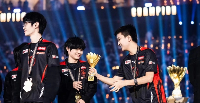 AG好消息来了，辅助位接触阿豆，舍弃久凡！KSG试训Fly和林教练_腾讯新闻