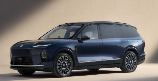 租电池29.88万元起！全新蔚来ES8上市了，最核心亮点其实只有一个_腾讯新闻