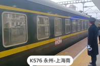 湖南邵阳，实拍K576次列车停靠邵阳站，永州开往上海南_腾讯新闻