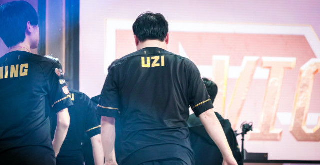 LPL解说cat和369复盘RNG输给FNC：小虎没问题，露露不该选_腾讯新闻