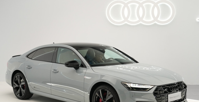 新上汽奥迪A7L携RS套件竞速版正式亮相！_腾讯新闻