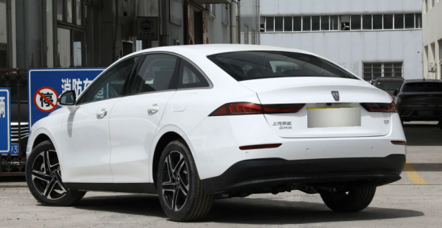 综合优惠2万元！荣威D7 DMH续航1400km，10.58万就能买_腾讯新闻