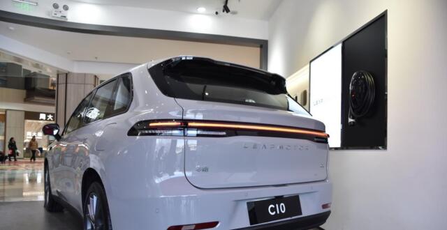 20万内配8295+激光雷达，零跑C10值得选择吗？_腾讯新闻