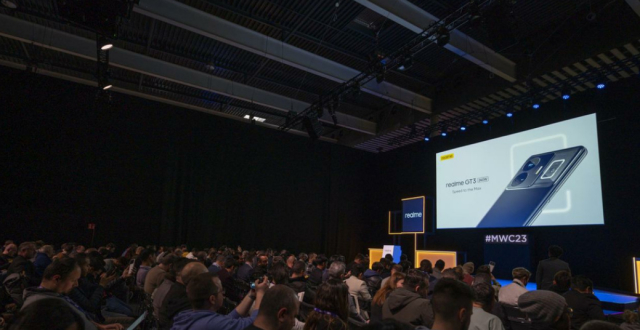 逛京东入手真我GT Neo5 体验MWC 2023同款240W满级秒充科技_腾讯新闻