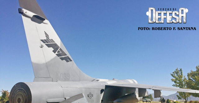 姗姗来迟的“沃特”YA-7F攻击战斗机_腾讯新闻