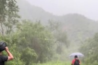 K396次列车被暴雨困2天 乘客徒步2万多步报平安：900多人，都安全！_腾讯新闻