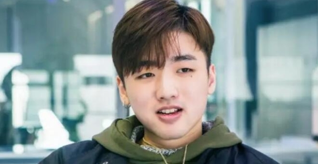 Icon嘲讽Uzi队伍，直言队员首字母连起来，是SBAD战队_腾讯新闻