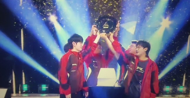 梦之队零封LGD夺冠！一诺再拿FMVP，霸气喊话全世界_腾讯新闻