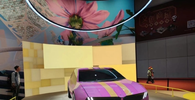 2023上海车展｜宝马i Vision Dee与i7 M70L正式亮相_腾讯新闻