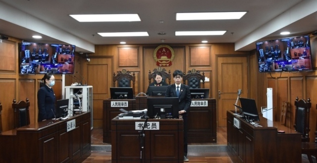 护工虐待老人获刑六个月并禁业三年_腾讯新闻