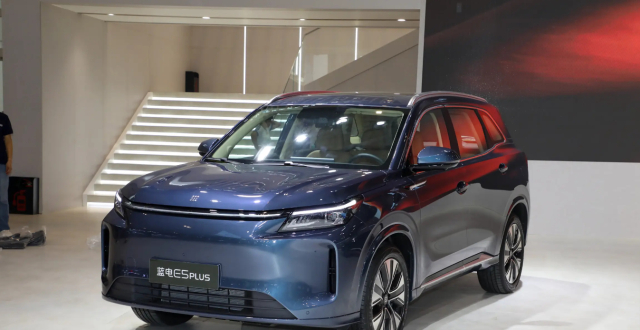 限时价7.98万起，大七座新能源SUV，蓝电E5PLUS是有点不讲武德_腾讯新闻