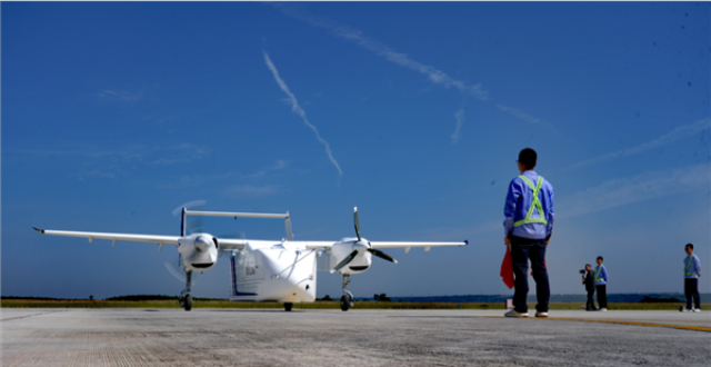 中国HH-100航空商用无人运输机成功首飞：满载700千克、可飞520千米_腾讯新闻