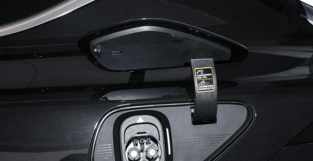 国产车挑战BBA?售价78.8万元，配高压快充与NIO Aquila智驾系统_腾讯新闻