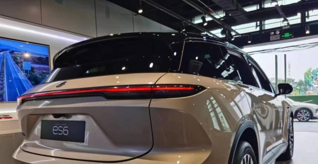 蔚来ES6探店：选装后逼近40万，离月销破万还有多远？_腾讯新闻